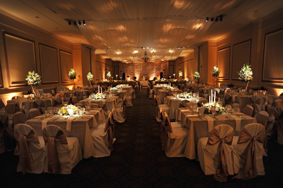 2 wedding effects that are a MUST for a wedding